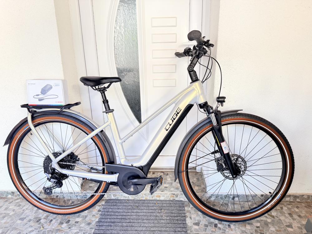 Cube Touring Smart 625Wh ( 2024 ) 50cm KAO NOV