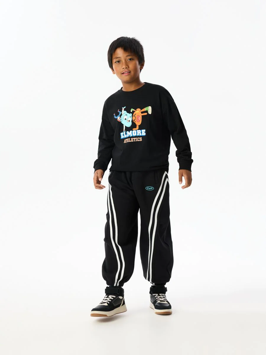 Baggy jogger pantalone sa bočnim prugama