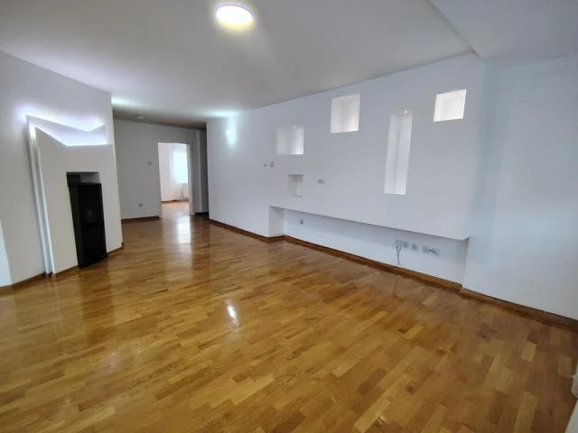 Stambeno - poslovni prostor - 107m2 - Parking - Palilula