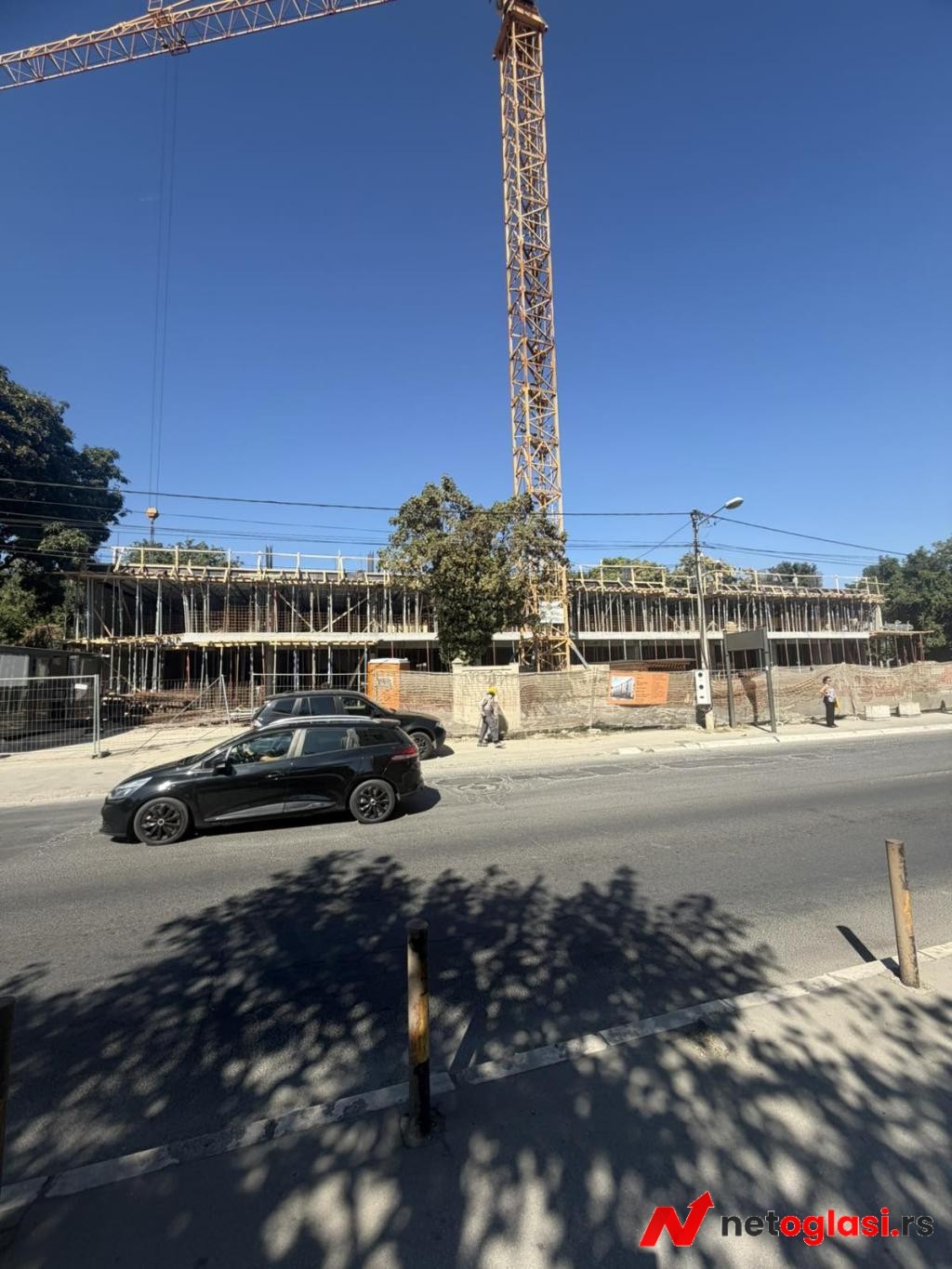 Prodaja vise garaznih mesta