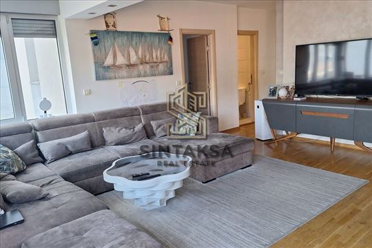Lux trosoban stan 79m2, odlicna lokacija