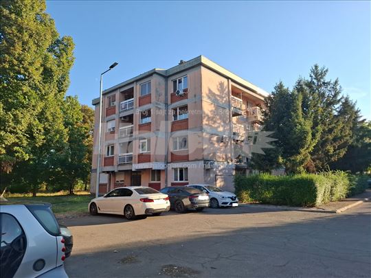 Trosoban stan, 77m2, Novo naselje, Padinska Skela