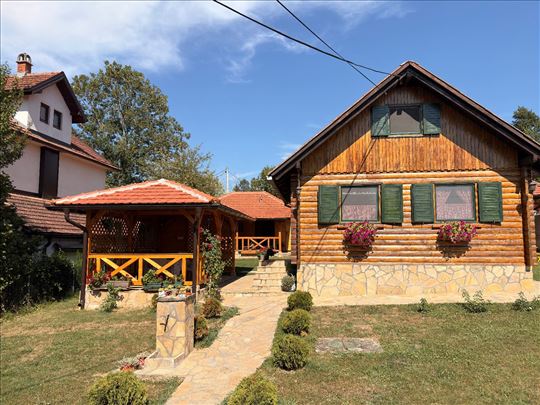 Banja Vrujci tri kuće
