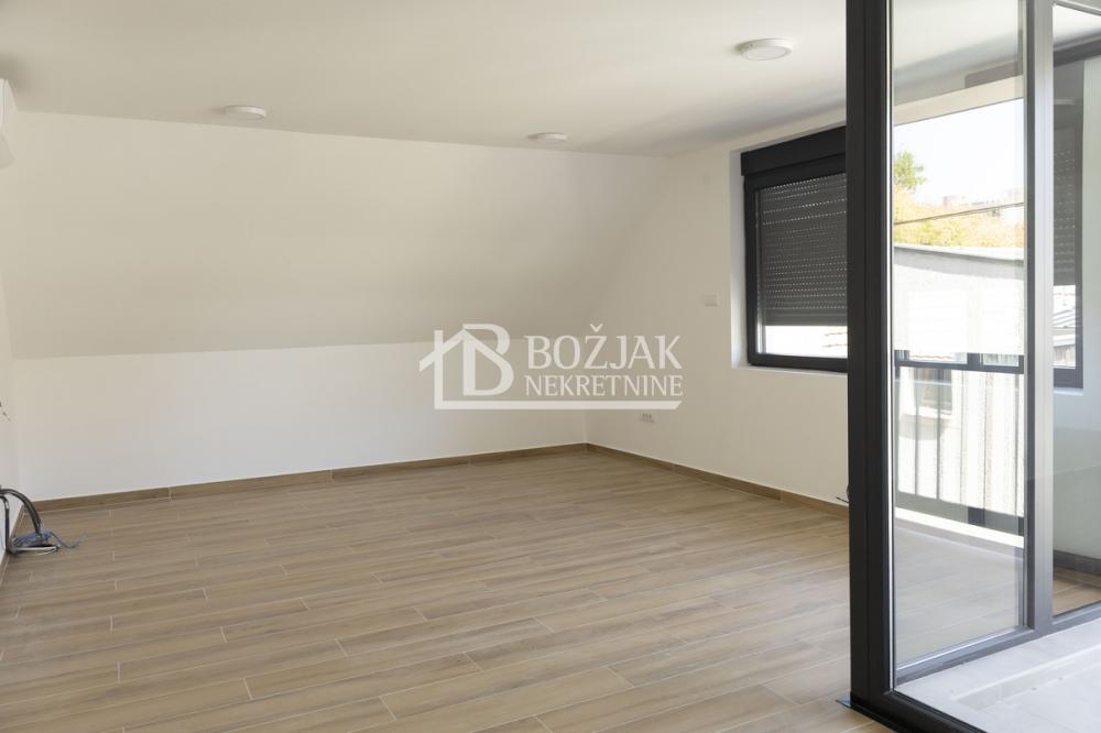 Nov poslovni prostor (stan), širi centar ID#2550
128.700 €