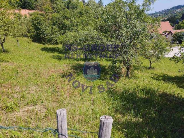 1670 m² - Plac je ograđen i uknjižen.