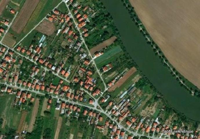 SURCIN BEČMEN 1750m2 , 95000e