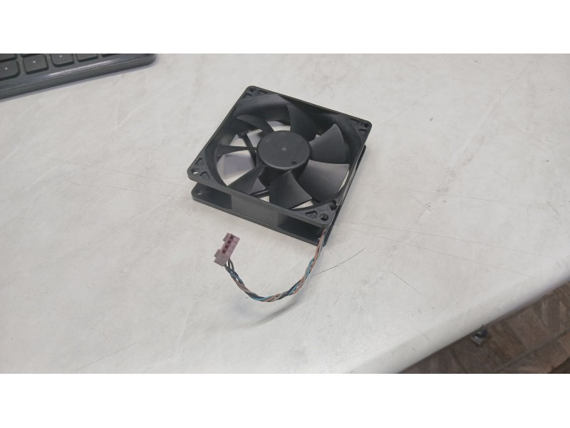 9cm ventilator pin 4 ispravan