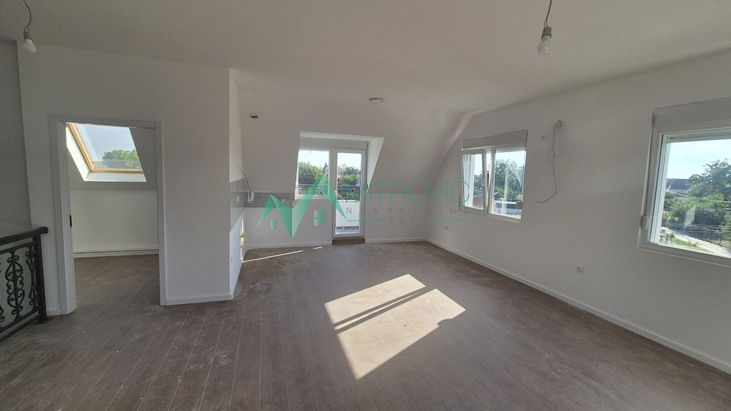 Četvorosoban stan na prodaju, Veternik, Novi Sad, 107m², 153.470 €