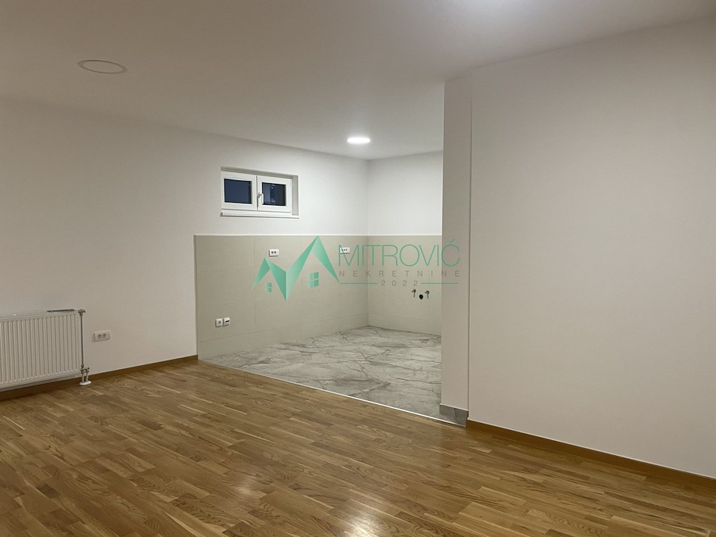 Trosoban stan za izdavanje, Salajka, Novi Sad, 77m², 500 €/mes
