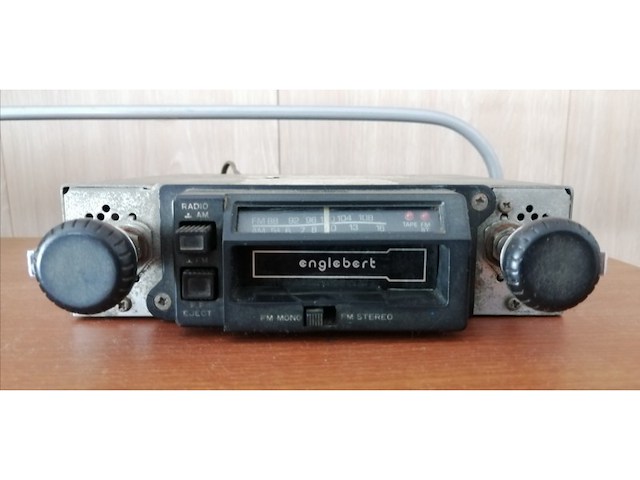 Auto radio englebert
