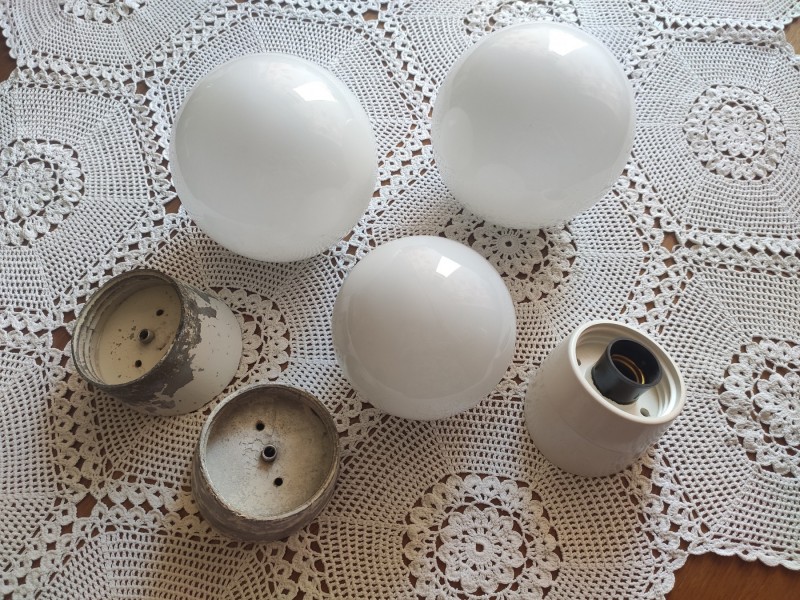 Tri staklene kugle POVOLJNO