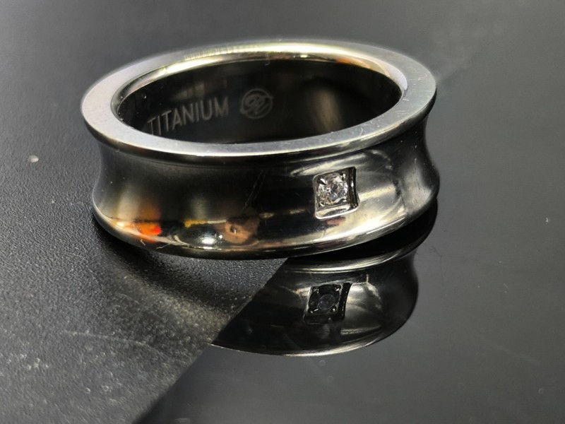 Titanium prelep prsten