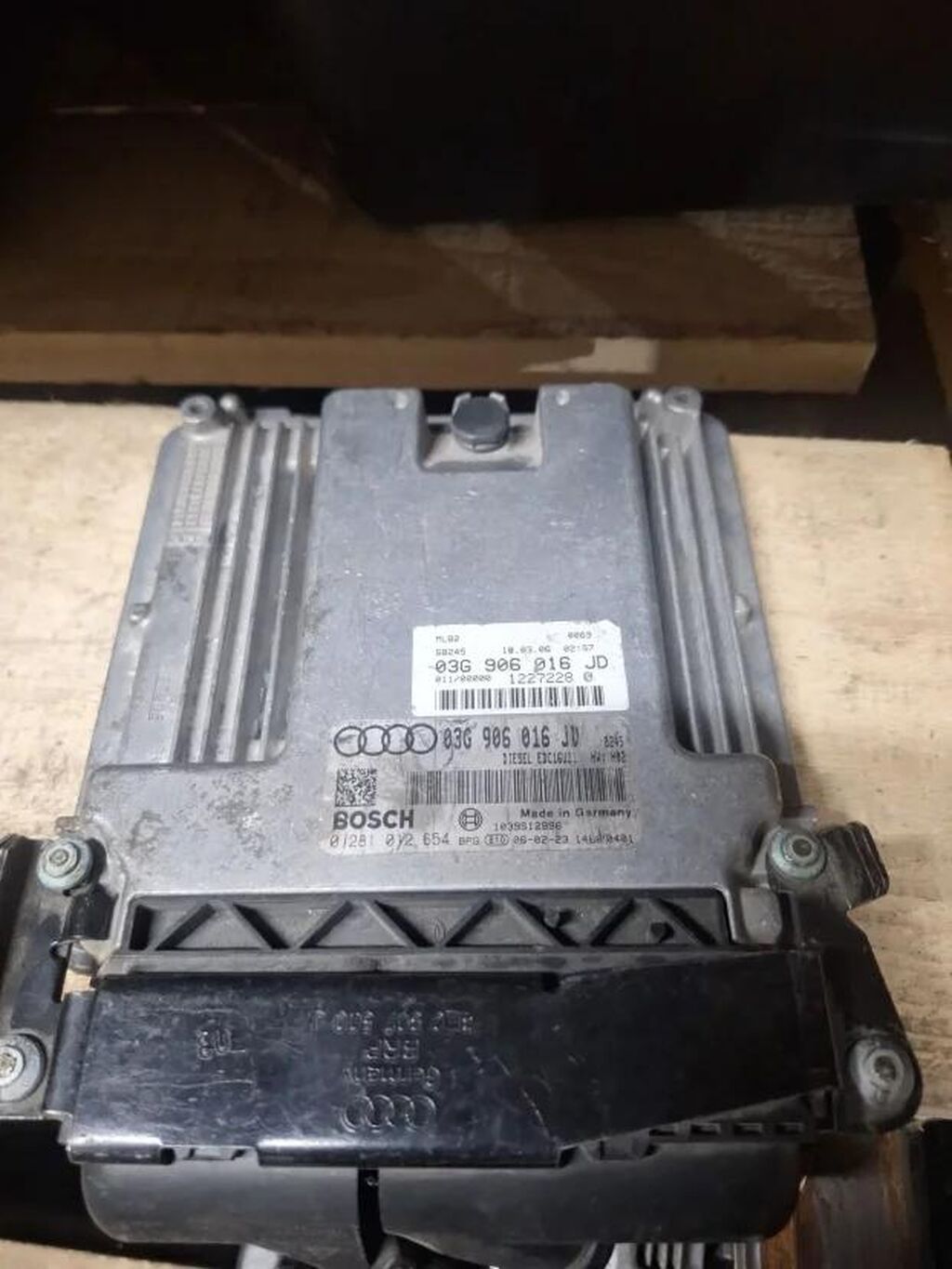 ECU MOTORNI RACUNAR. A4. 03G906016JD | ECU motorni racunar