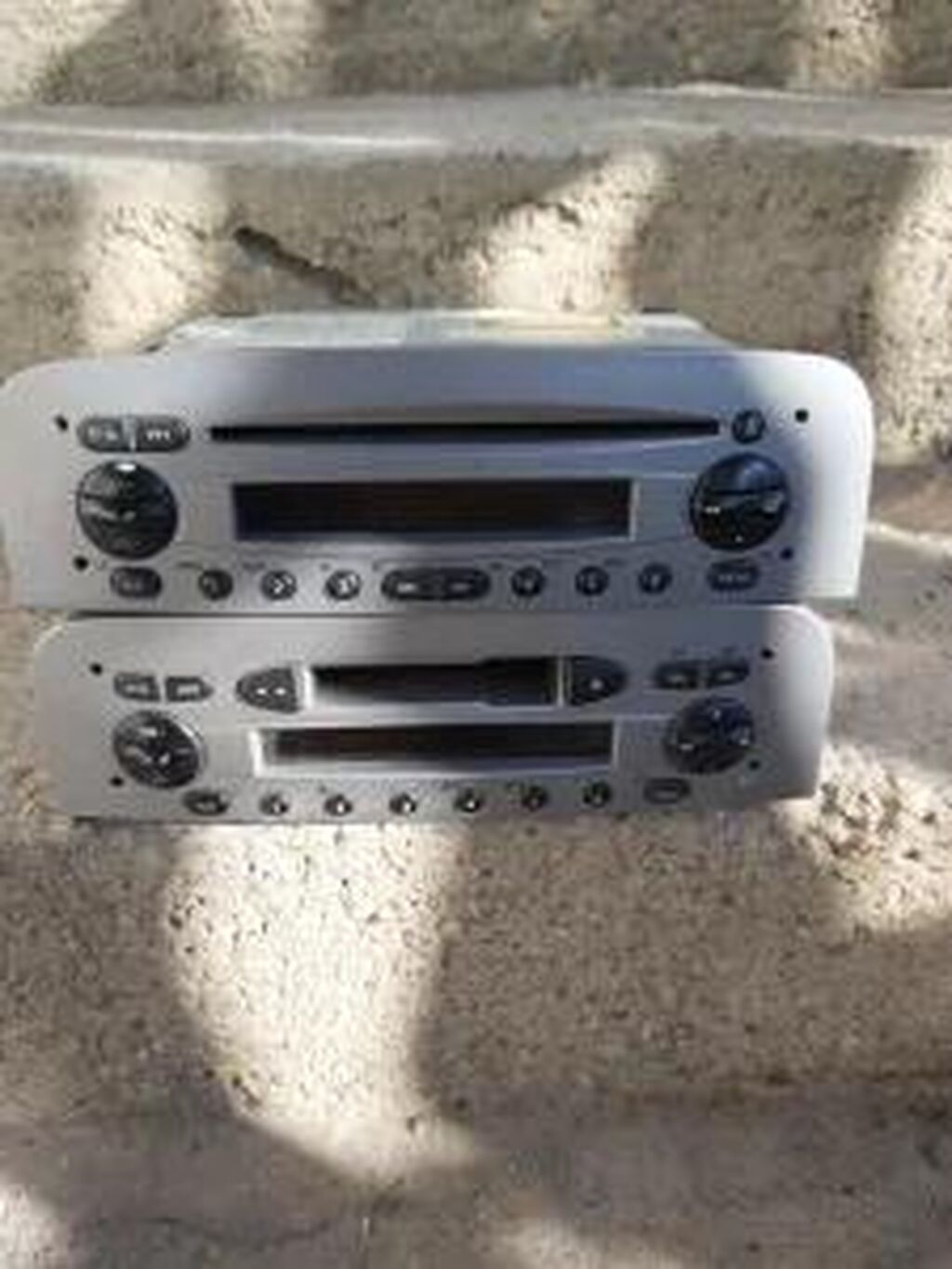ALFA 147 FABRICKI RADIO | Fabricki radio kasetas i sa diskom