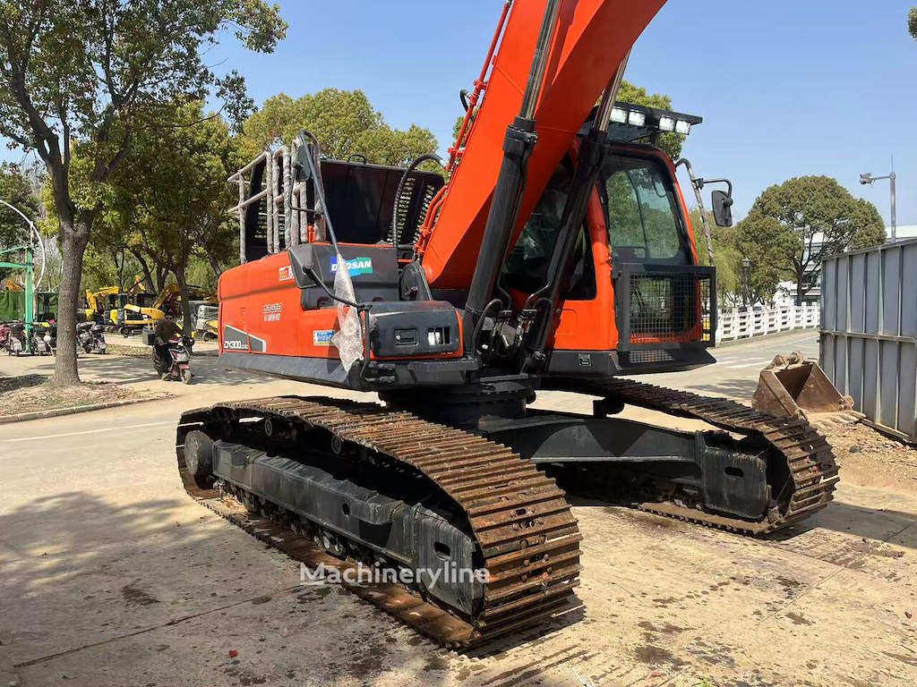 Doosan DX300 bager guseničar