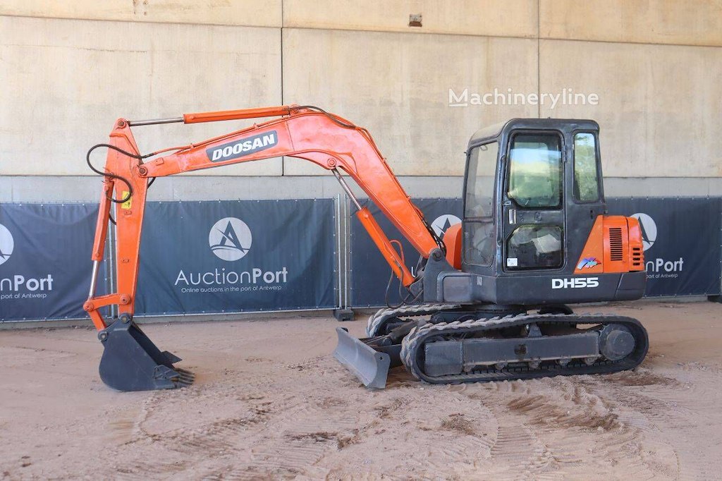 Prodaje se Doosan DH55-V mini bager na aukciji