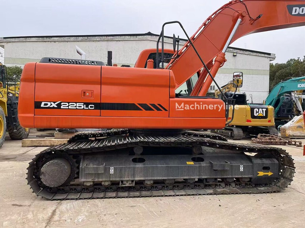 Doosan DX225LC bager guseničar