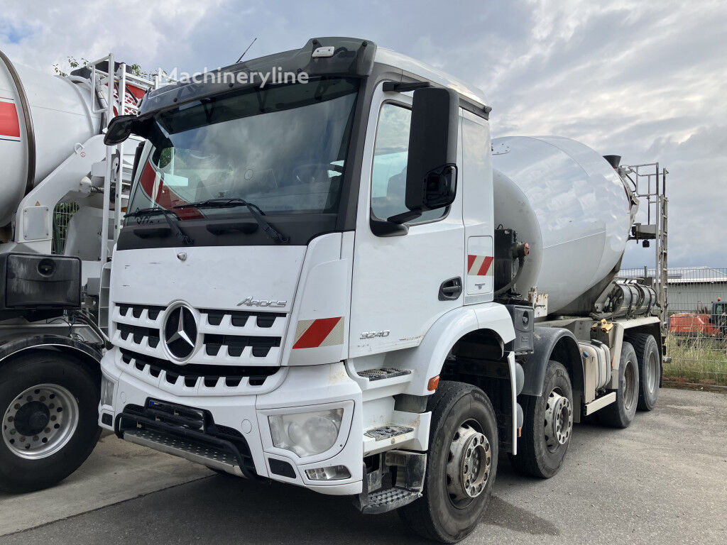 Intermix P9G na šasiji Mercedes-Benz Arocs 3240 B kamion s mešalicom za beton