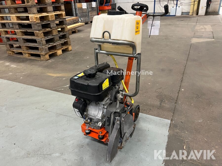 Prodaje se Husqvarna FS309 sekačicu asfalta na aukciji