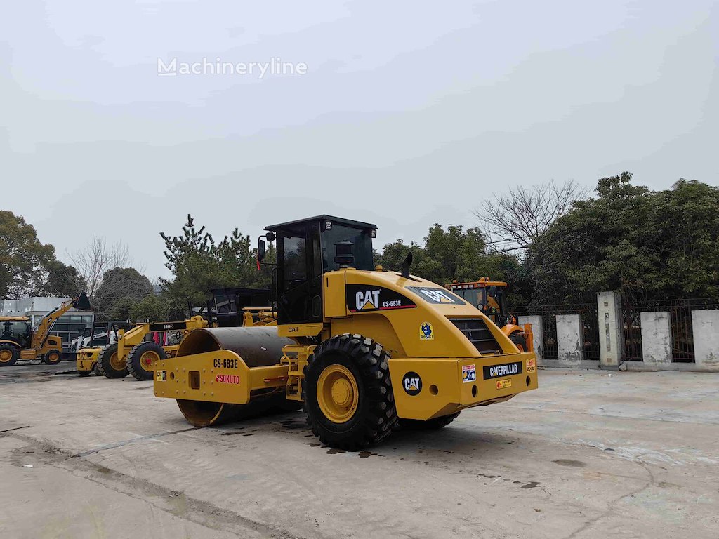 Caterpillar CS683E kompaktor s jednim valjkom