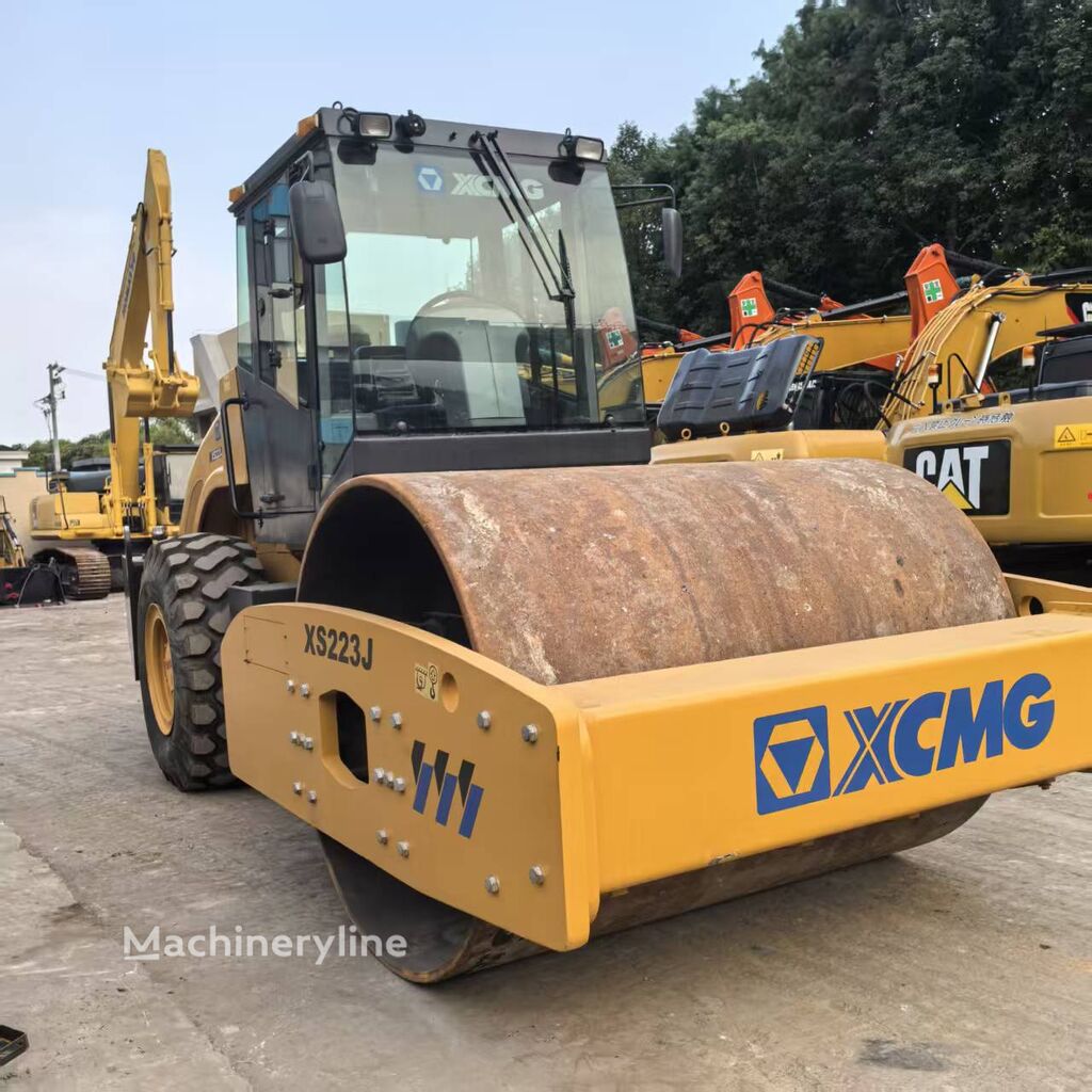 XCMG XS223J kompaktor s jednim valjkom