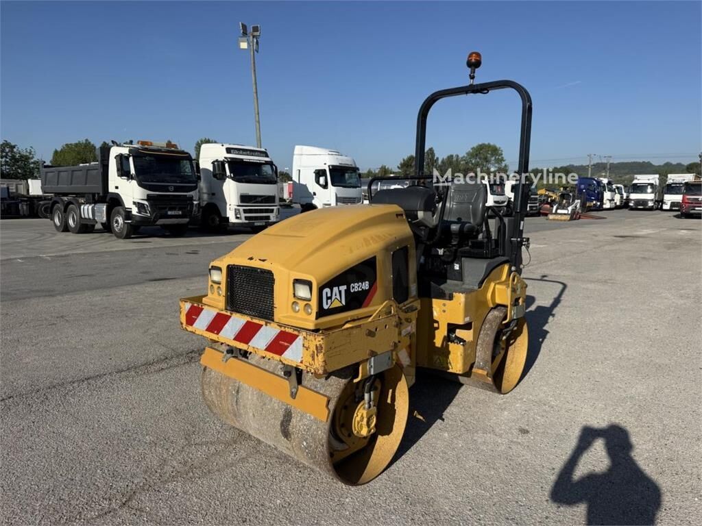Caterpillar CB24 mali valjak