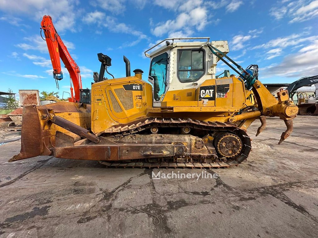 Caterpillar D 7 E buldožer