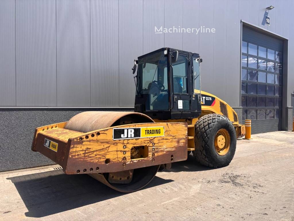 Caterpillar CS 76 kompaktor s jednim valjkom