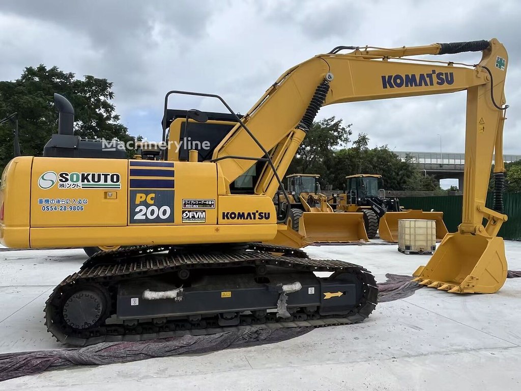 Komatsu PC200-8 bager guseničar