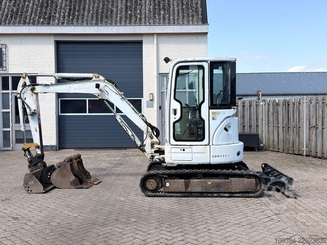 Mini bager
Caterpillar 303.5C CR - Mini excavator / 3 buckets / hammer...