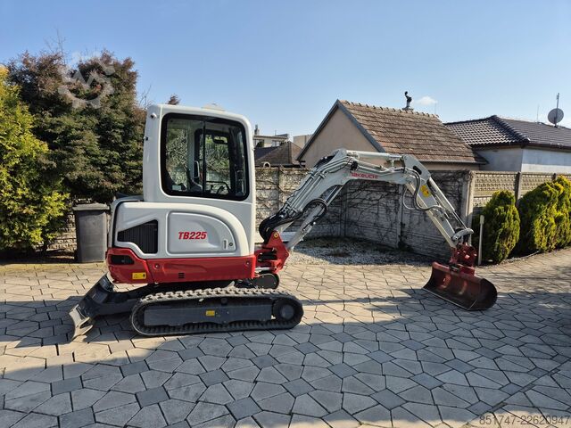 Mini bager
Takeuchi TB 225