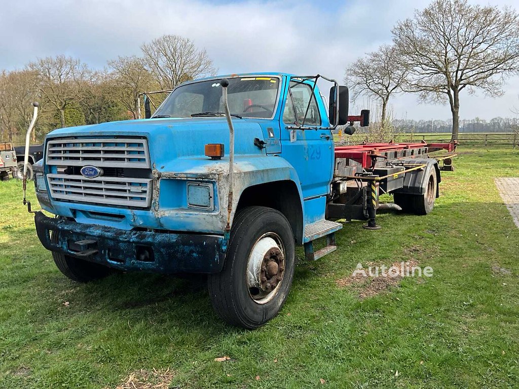 Prodaje se Ford F700 vozilo za prevoz kontejnera na aukciji