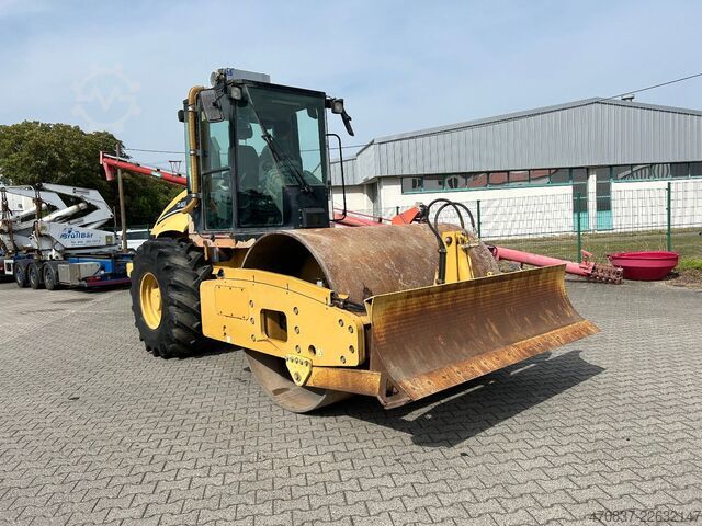 Valjak sa jednim bubnjem
CATERPILLAR CS - 563 E / Walzenzug / 6 Zylinder / Planiersch