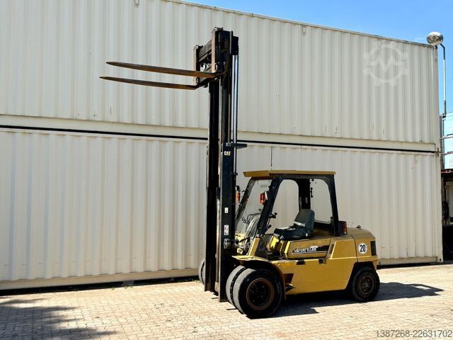 Viljuškar sa prednjim utovarivačem
CATERPILLAR DP45 Diesel / Seitenschieber + Zinkenverstellung