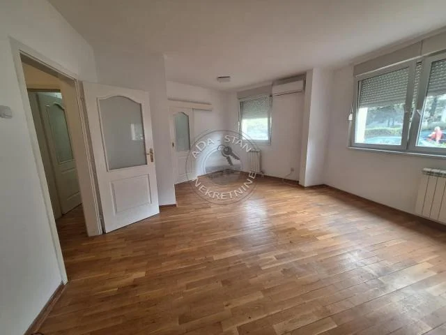 Dvosoban, polunamešten stan u Ilije Stojadinovića