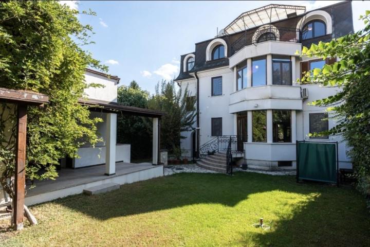 Dedinje, Istarska, kuća 630 m²