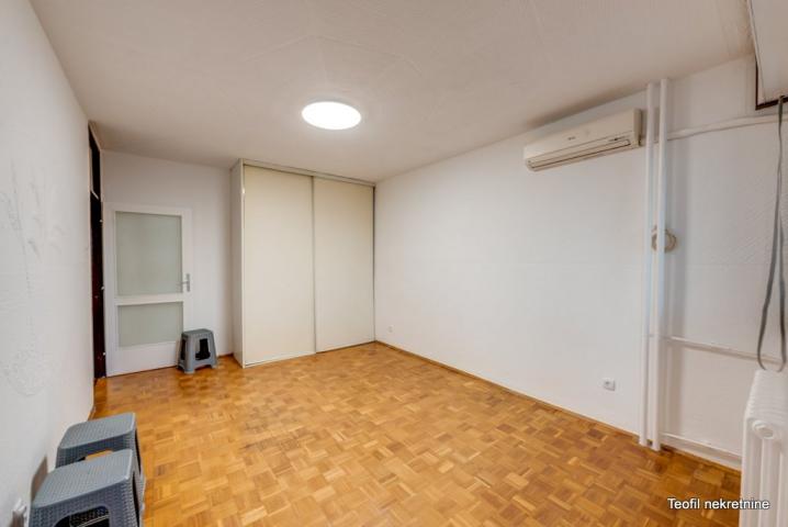 ZEMUN ZEMUN - PRVOMAJSKA 56m2 , (L) ,185000e