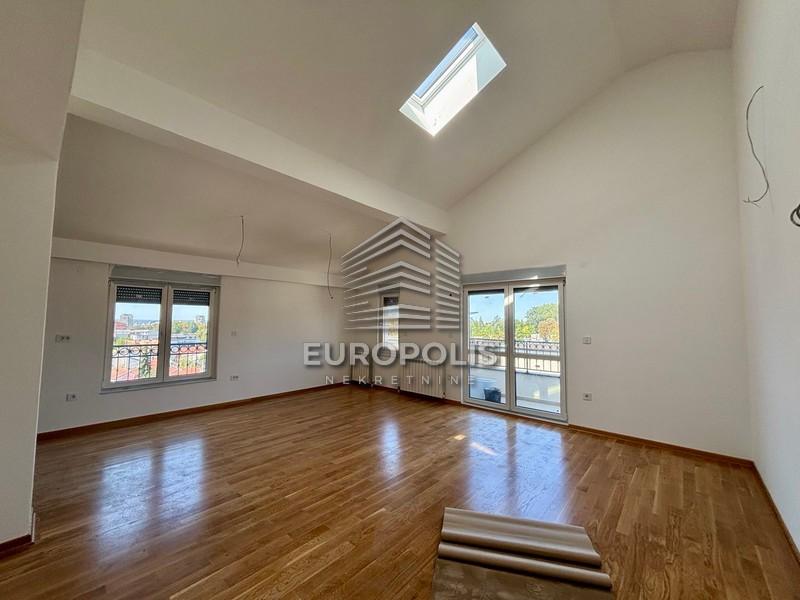 Četvorosoban stan 117 m² sa prelepim pogledom na Dunav i centar grada ID#10044
385.000 €