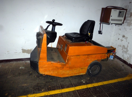 Električni traktor za vuču