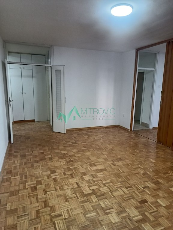 Troiposoban stan za izdavanje, Bulevar Oslobođenja, Novi Sad, 91m², 600 €/mes