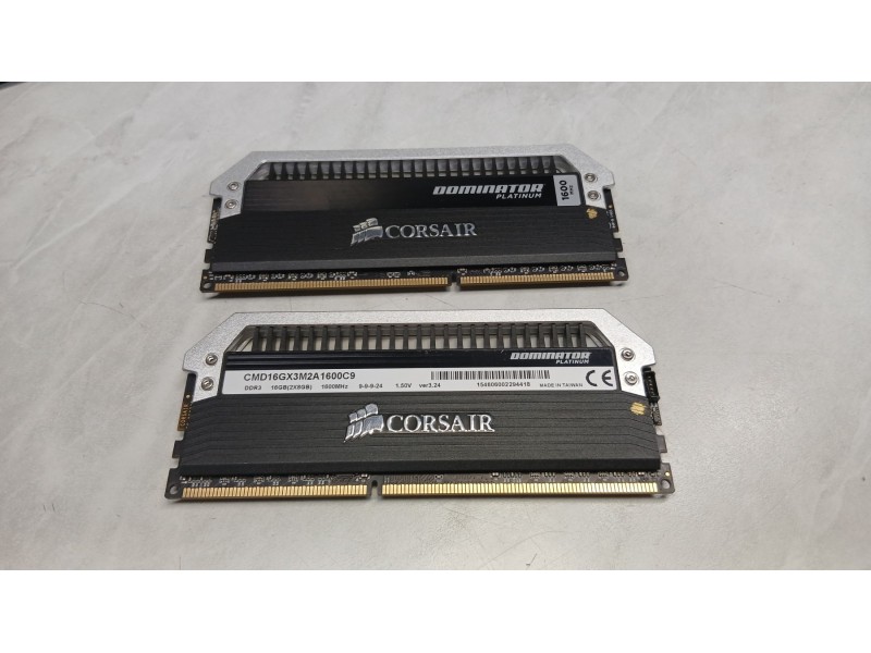 2 x 8gb ddr3 Corsair Dominator Platinum 1600mhz