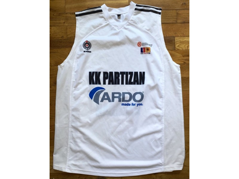 Kosarkaski klub Partizan dres