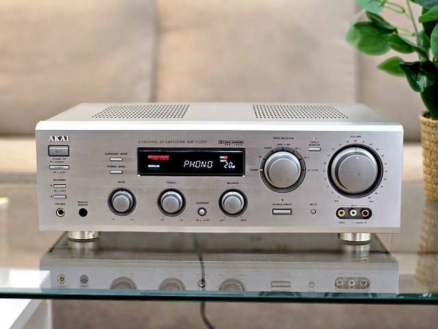 Akai AM-V1200