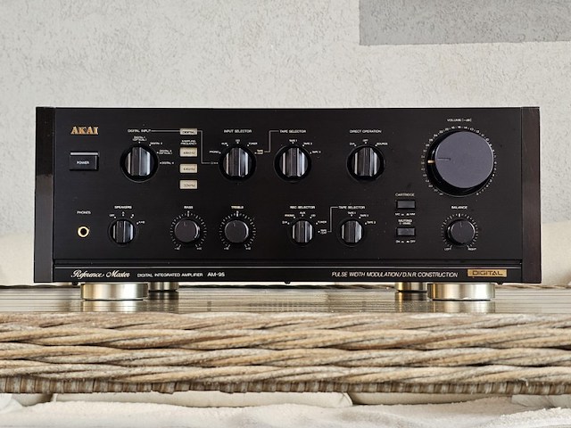 Akai AM-95 Reference Master (DA coverter)
