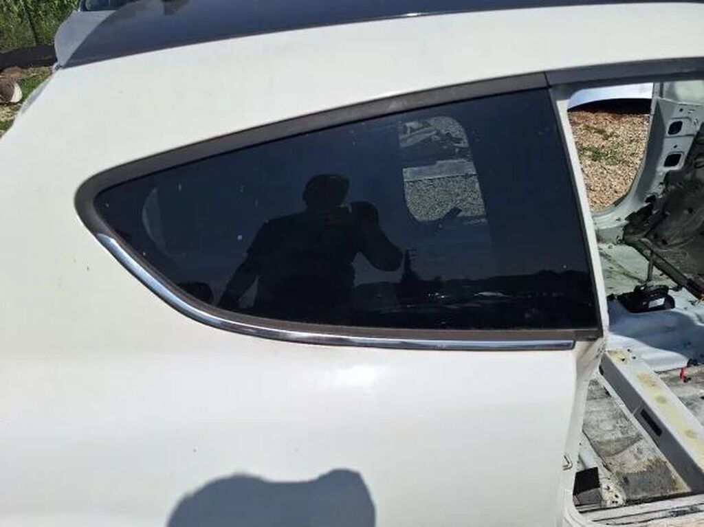 ALFA ROMEO MITO BOCNO STAKLO | Bocno staklo alfa romeo mito. Cena je