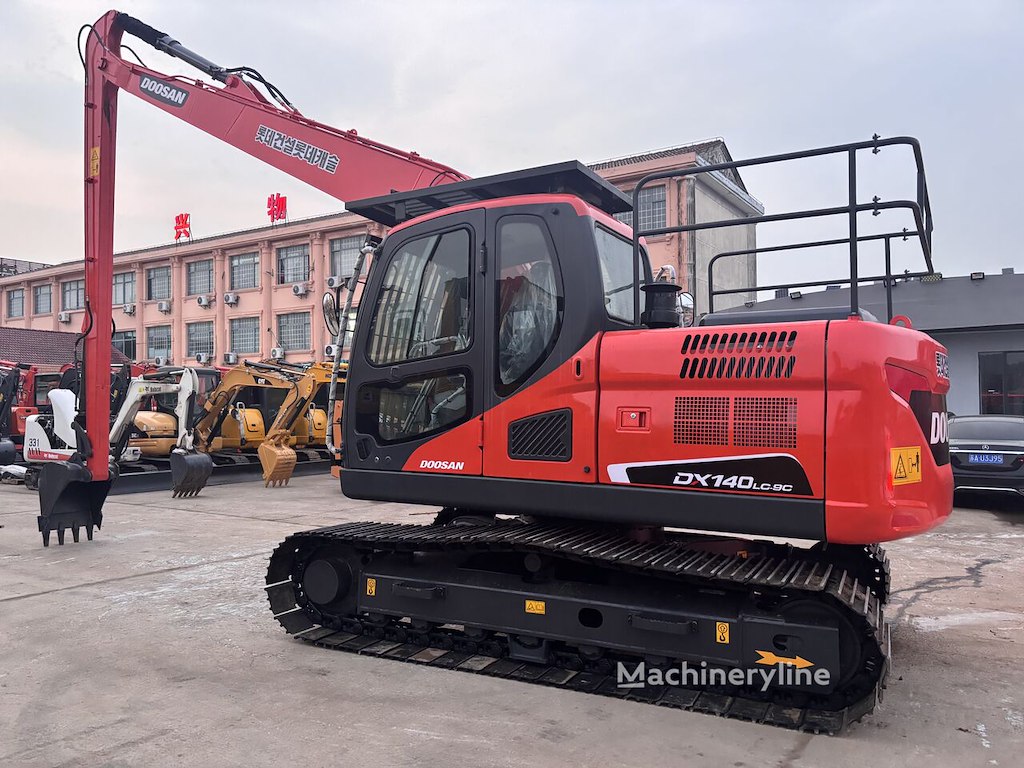 Doosan DX140 bager guseničar