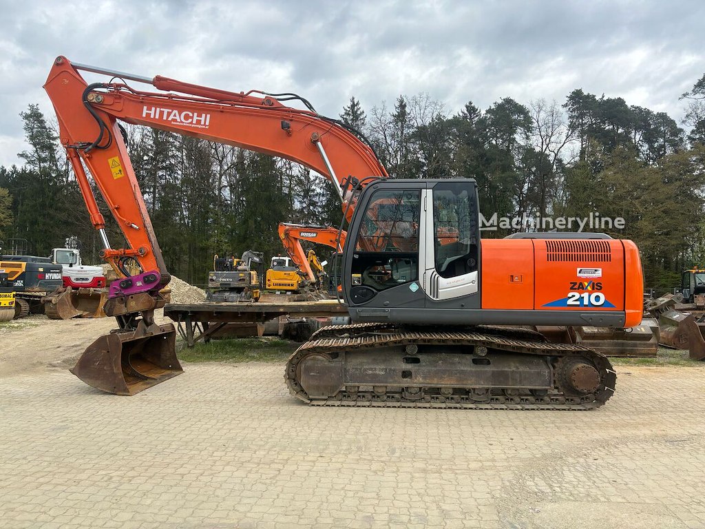 Hitachi ZX 210-3 bager guseničar