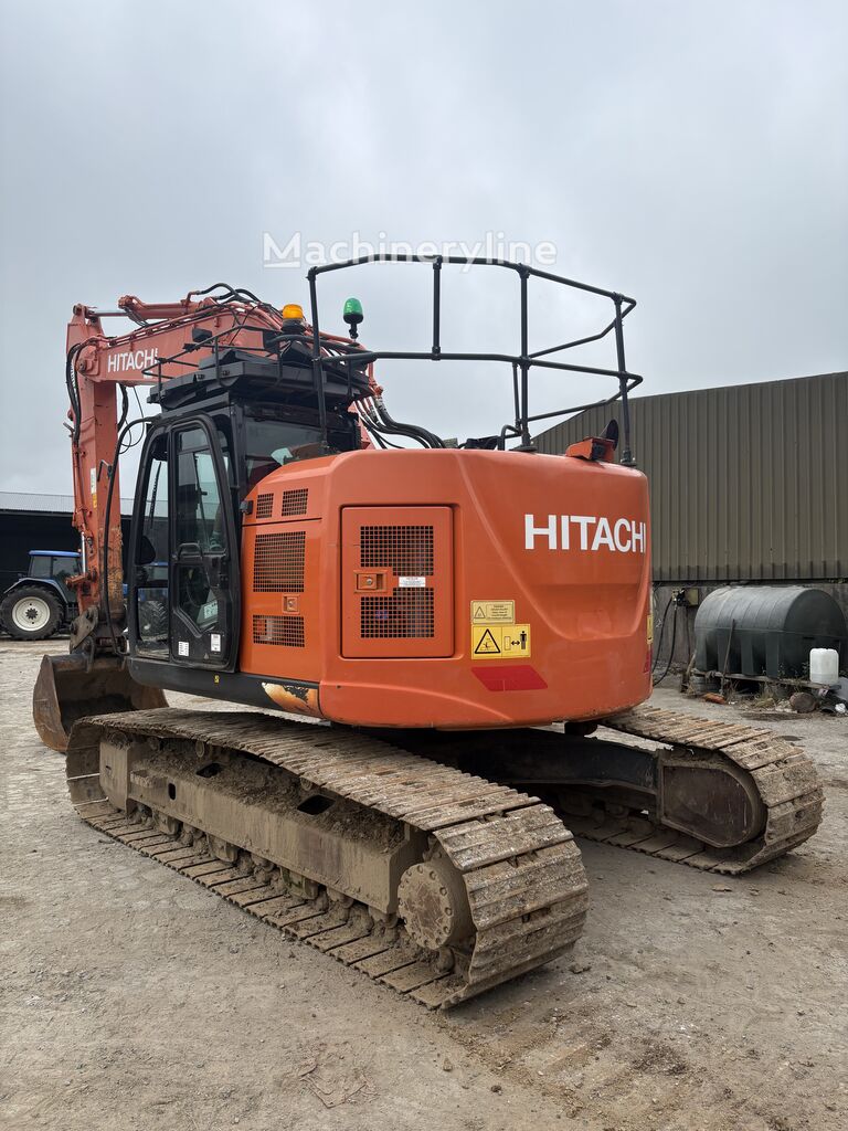 Hitachi ZX225 bager guseničar