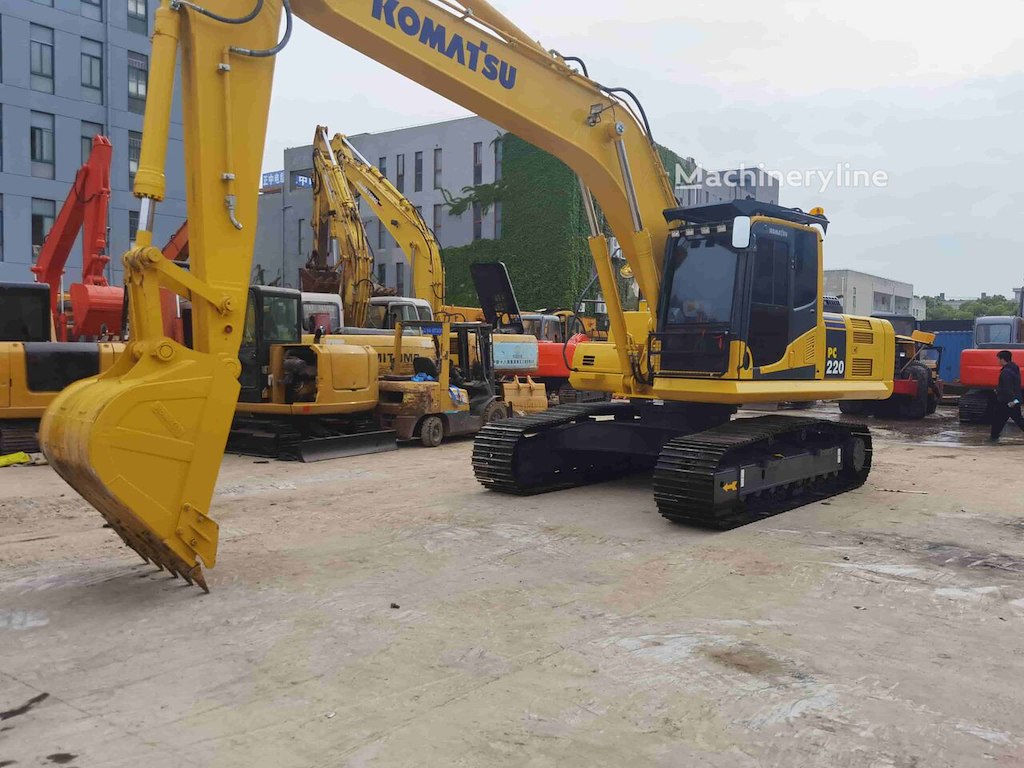 Komatsu PC220 bager guseničar