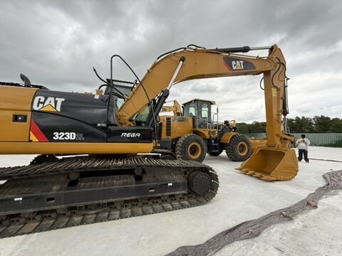 Caterpillar 323D2L bager guseničar